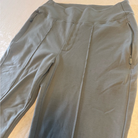 Athleta Eastbound Straight Pant